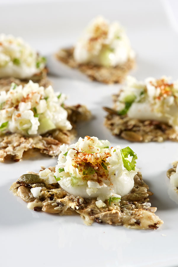Bloemkooltartaar en - puree op zaden kaas crackers | The Mastercooks of ...