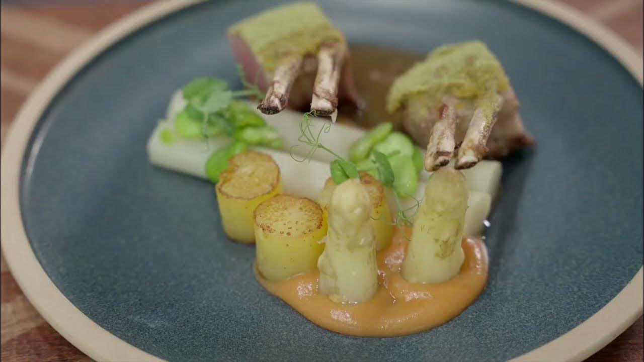 Britse lamskroontjes, asperges, mousse van wortel, tuinbonen ...