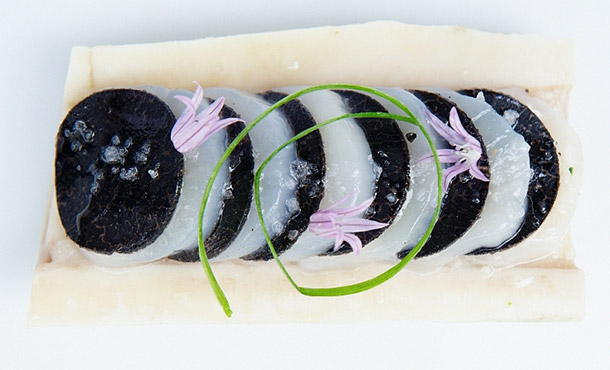 Os à moelle coupé dans sa longueur, rôti au four, alternance de St ...