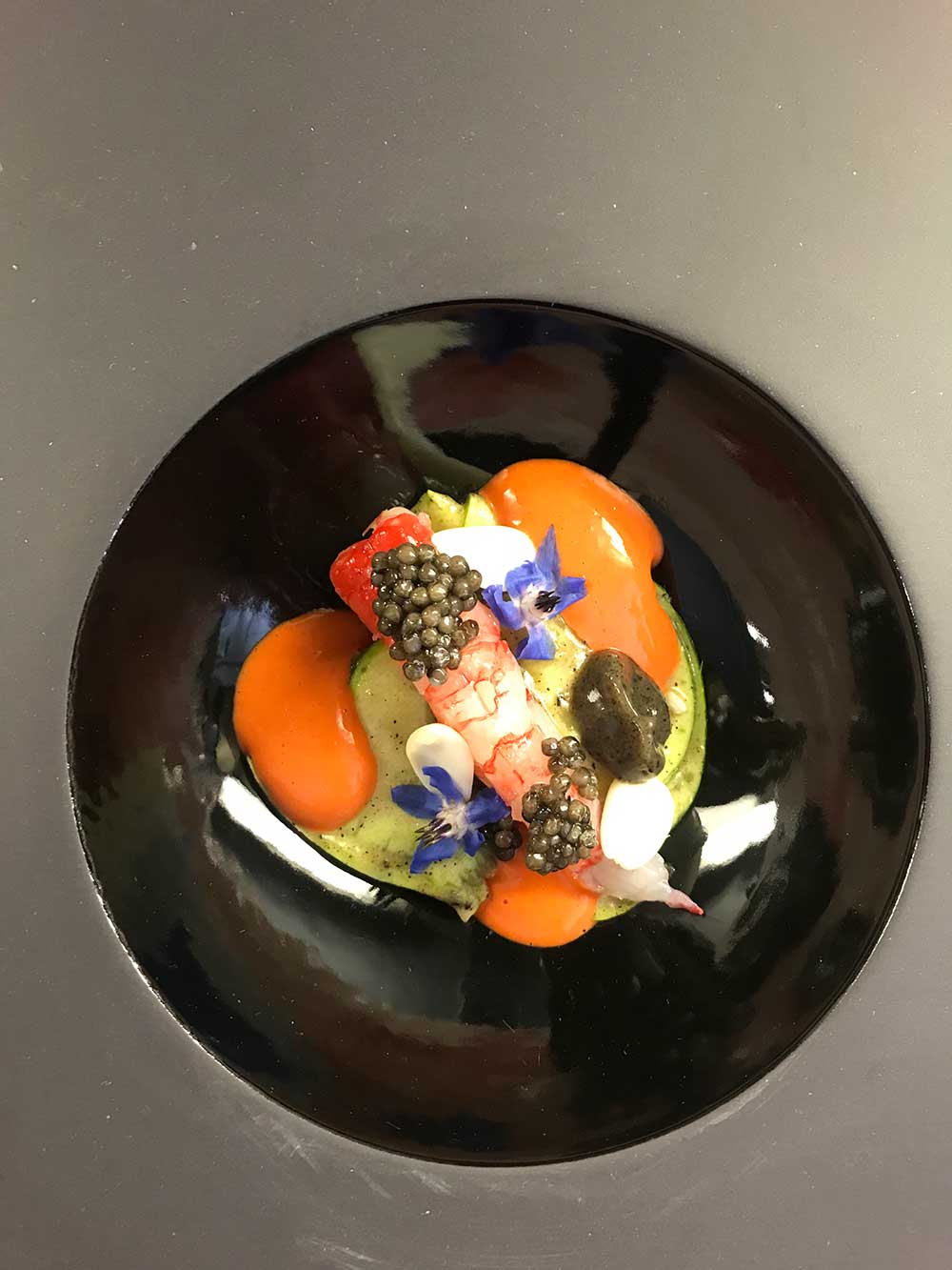 Rode garnalen, muskaat courgette, gebrande aubergines, oscietra kaviaar ...